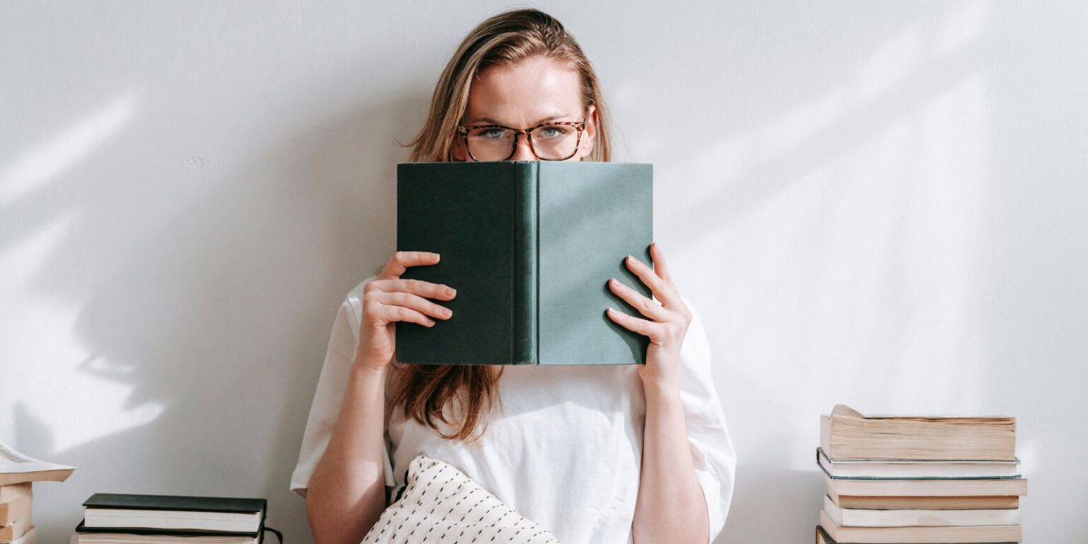 7 motivos de por qué una persona es muy seria y callada - PAS y Empatía